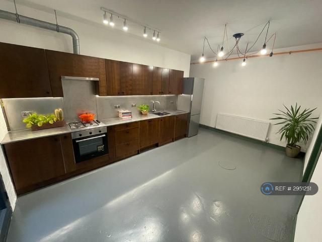 4 bedroom flat to rent