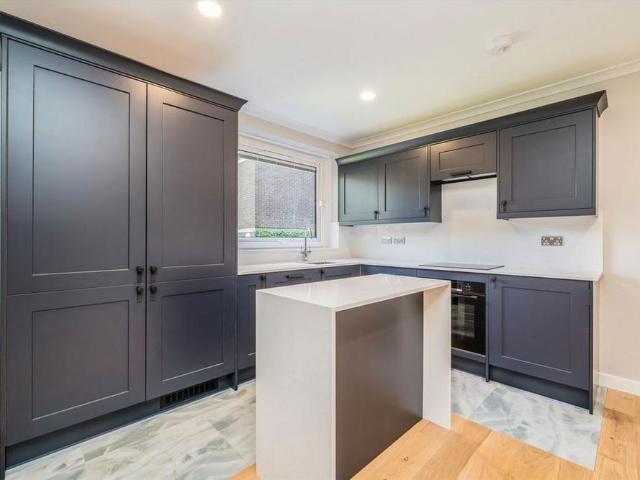 4 bedroom flat to rent