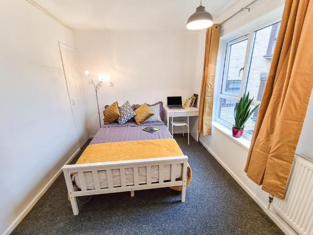 4 bedroom flat to rent