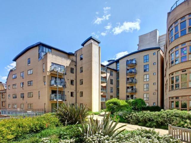 4 bedroom flat to rent