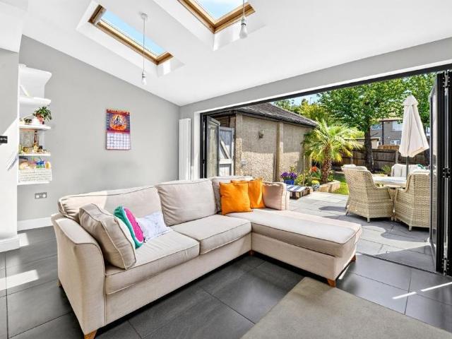 4 bedroom flat to rent