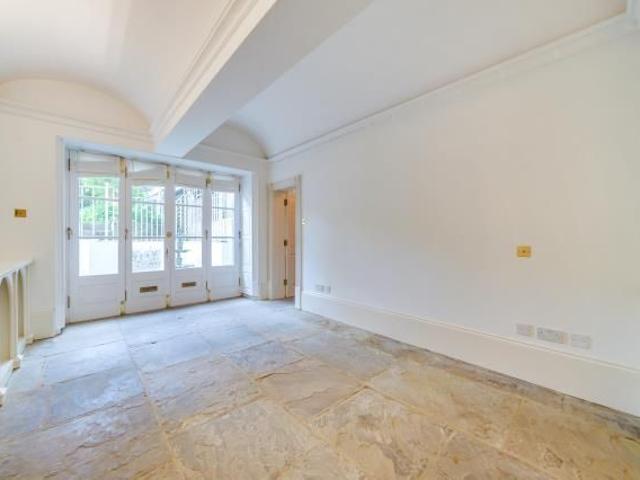 4 bedroom flat to rent