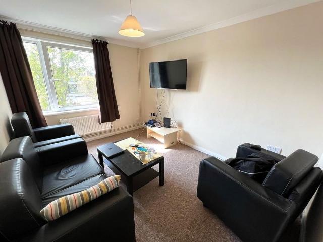 4 bedroom flat to rent