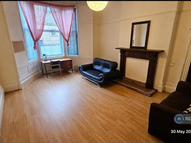 4 bedroom flat to rent