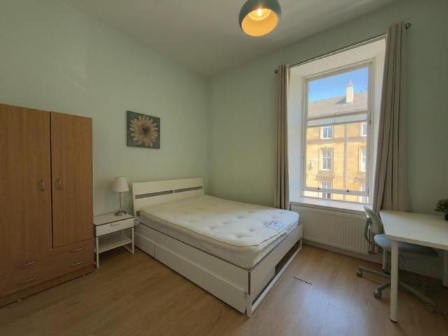 4 bedroom flat to rent
