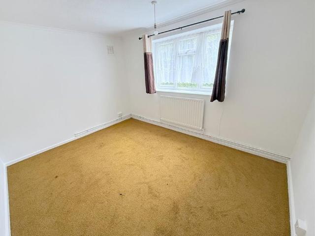 4 bedroom flat to rent