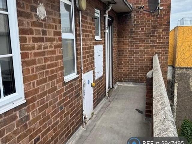4 bedroom flat to rent