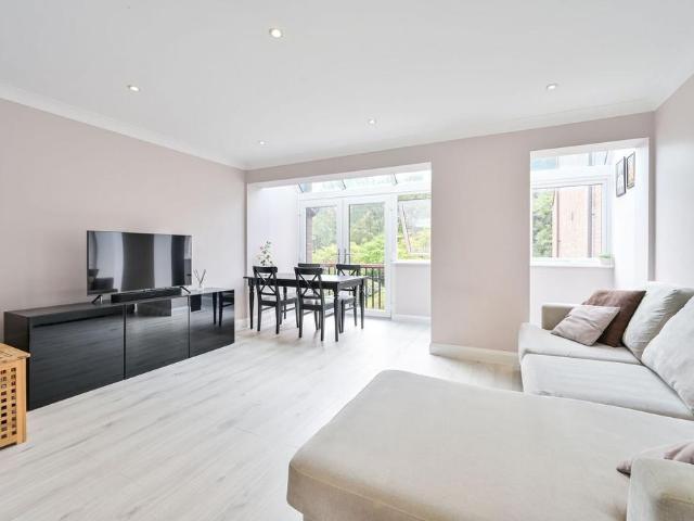 4 bedroom flat to rent