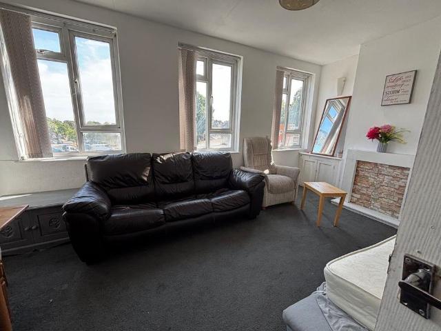 4 bedroom flat to rent