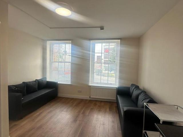 4 bedroom flat to rent