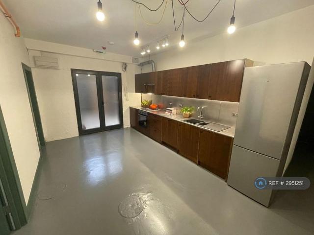 4 bedroom flat to rent