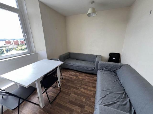 4 bedroom flat to rent