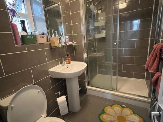 4 bedroom flat to rent