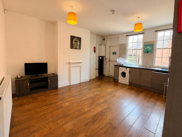4 bedroom flat to rent