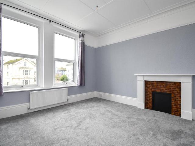 4 bedroom flat to rent
