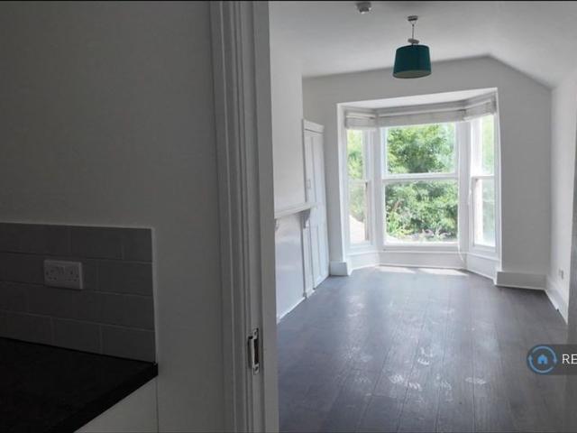 4 bedroom flat to rent