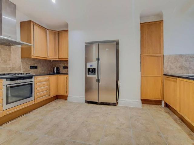 4 bedroom flat to rent