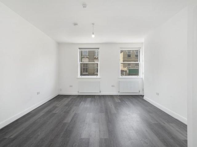 4 bedroom flat to rent