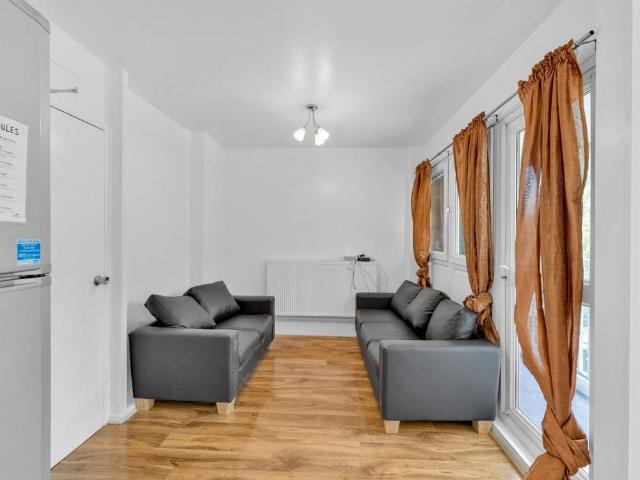 4 bedroom flat to rent