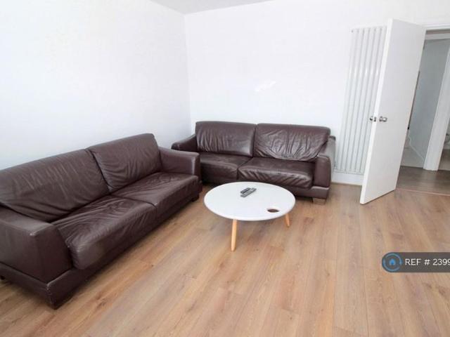 4 bedroom flat to rent