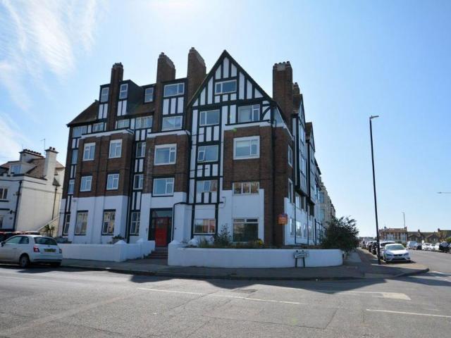 4 bedroom flat to rent