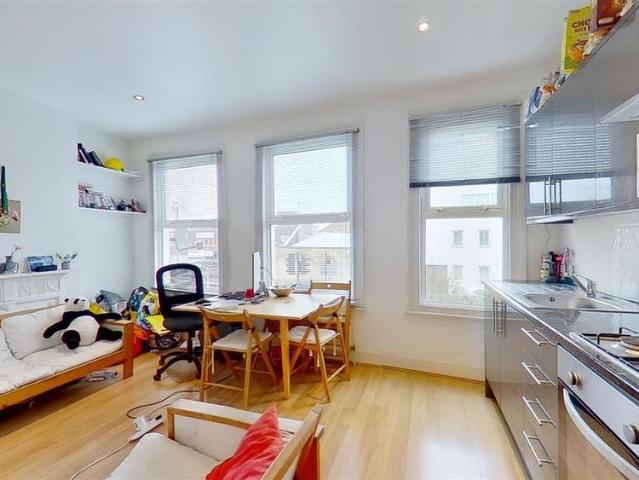 4 bedroom flat to rent