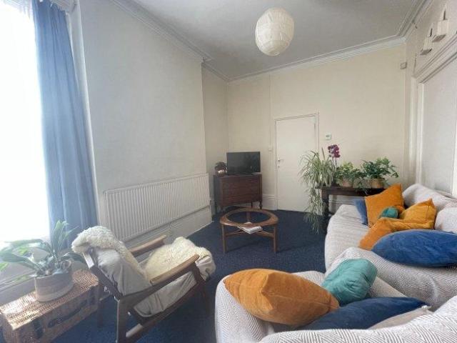 4 bedroom flat to rent