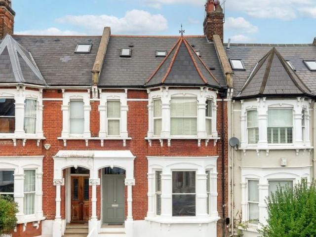 4 bedroom flat to rent