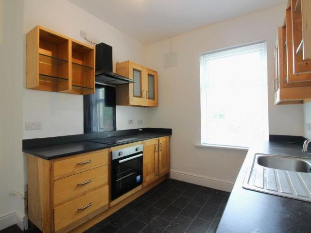 4 bedroom flat to rent
