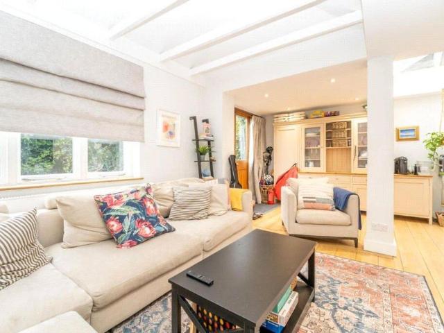4 bedroom flat to rent