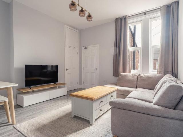 4 bedroom flat to rent