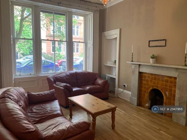 4 bedroom flat to rent