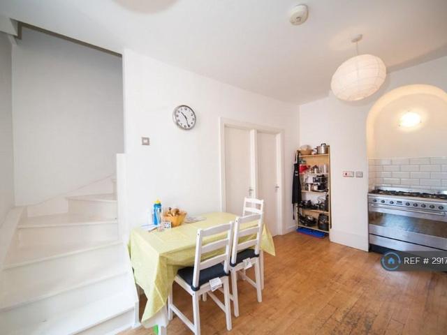 4 bedroom flat to rent