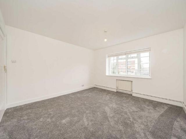 4 bedroom flat to rent