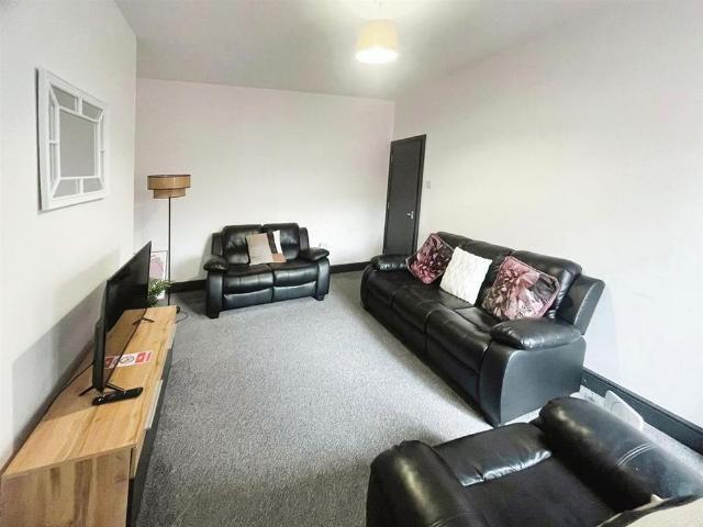 4 bedroom flat to rent