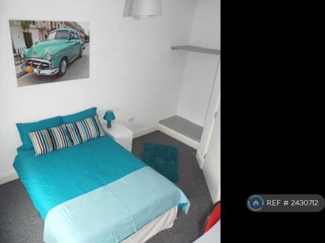 4 bedroom flat to rent