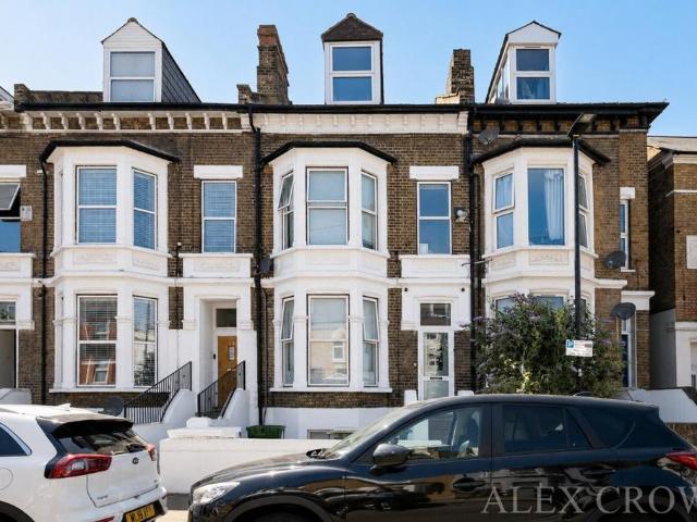 4 bedroom flat to rent