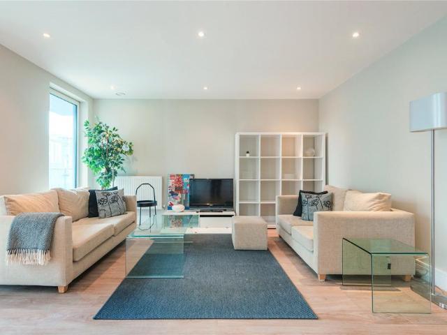 4 bedroom flat to rent