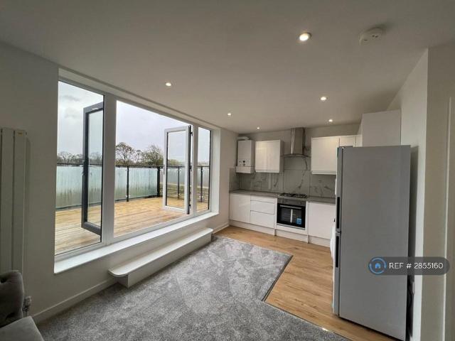 4 bedroom flat to rent