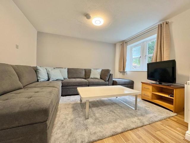 4 bedroom flat to rent