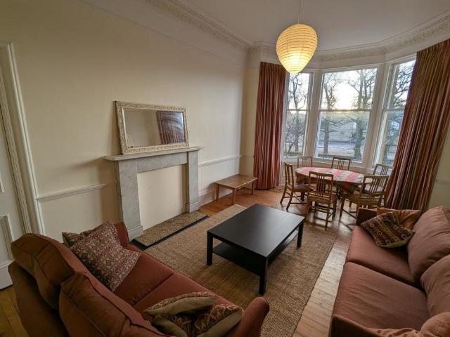 4 bedroom flat to rent