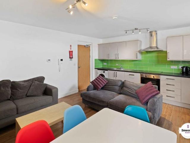 4 bedroom flat to rent