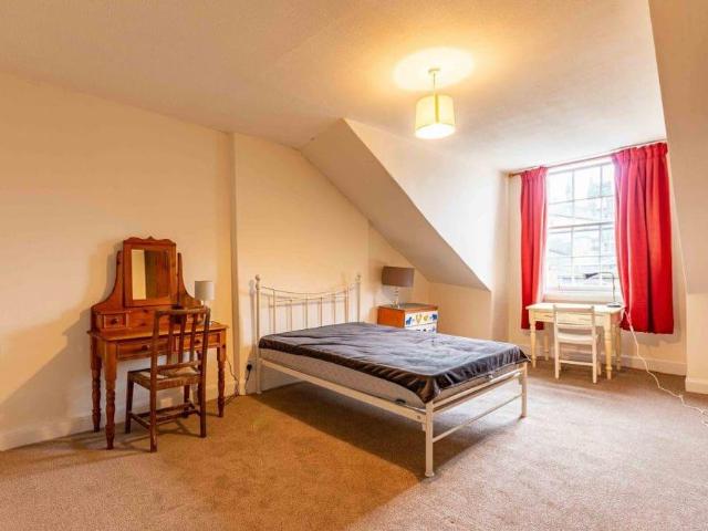 4 bedroom flat to rent