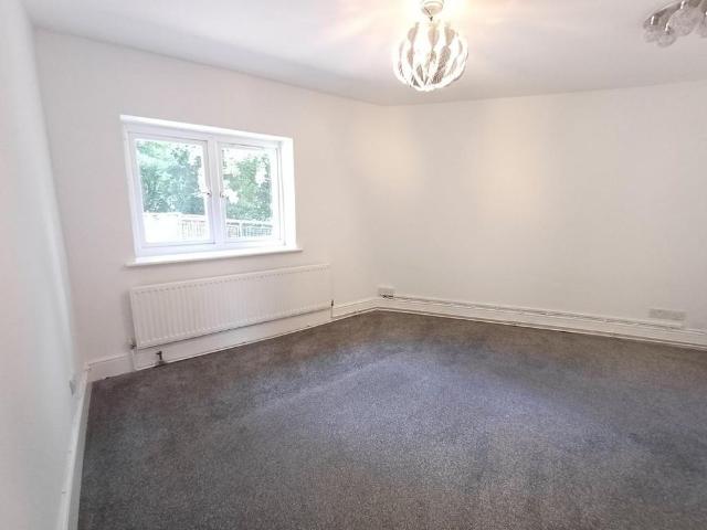 4 bedroom flat to rent