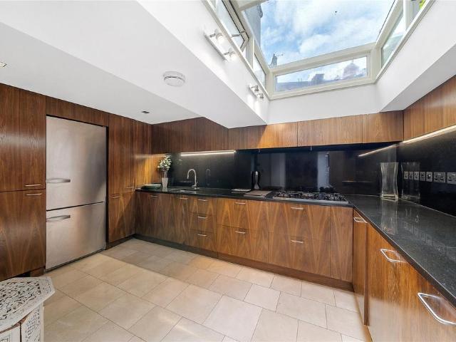 4 bedroom flat to rent
