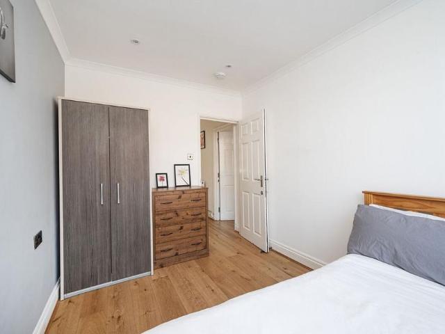 4 bedroom flat to rent