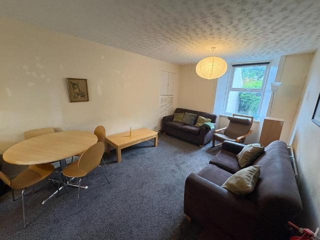 4 bedroom flat to rent