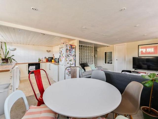 4 bedroom flat to rent