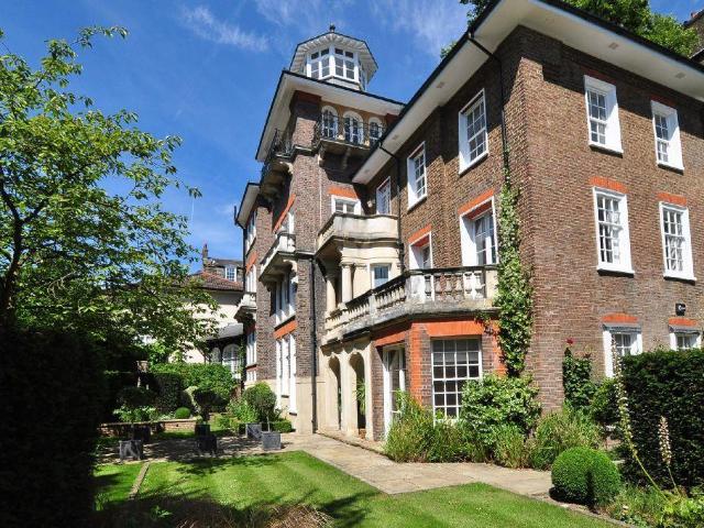 4 bedroom flat to rent