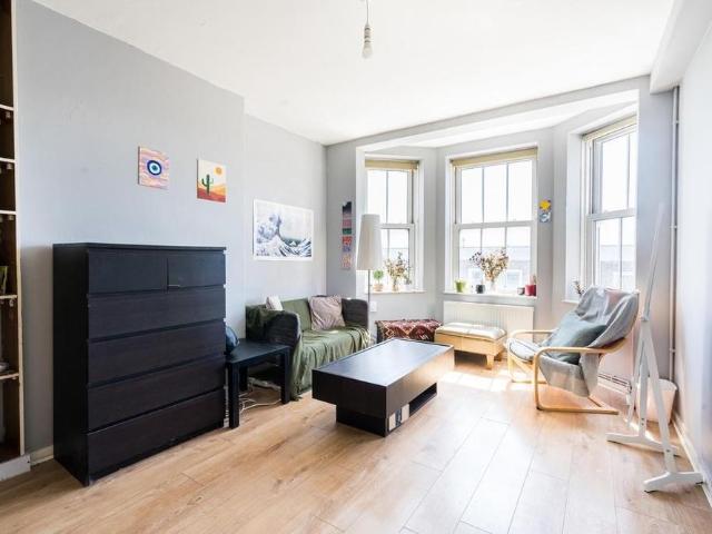 4 bedroom flat to rent
